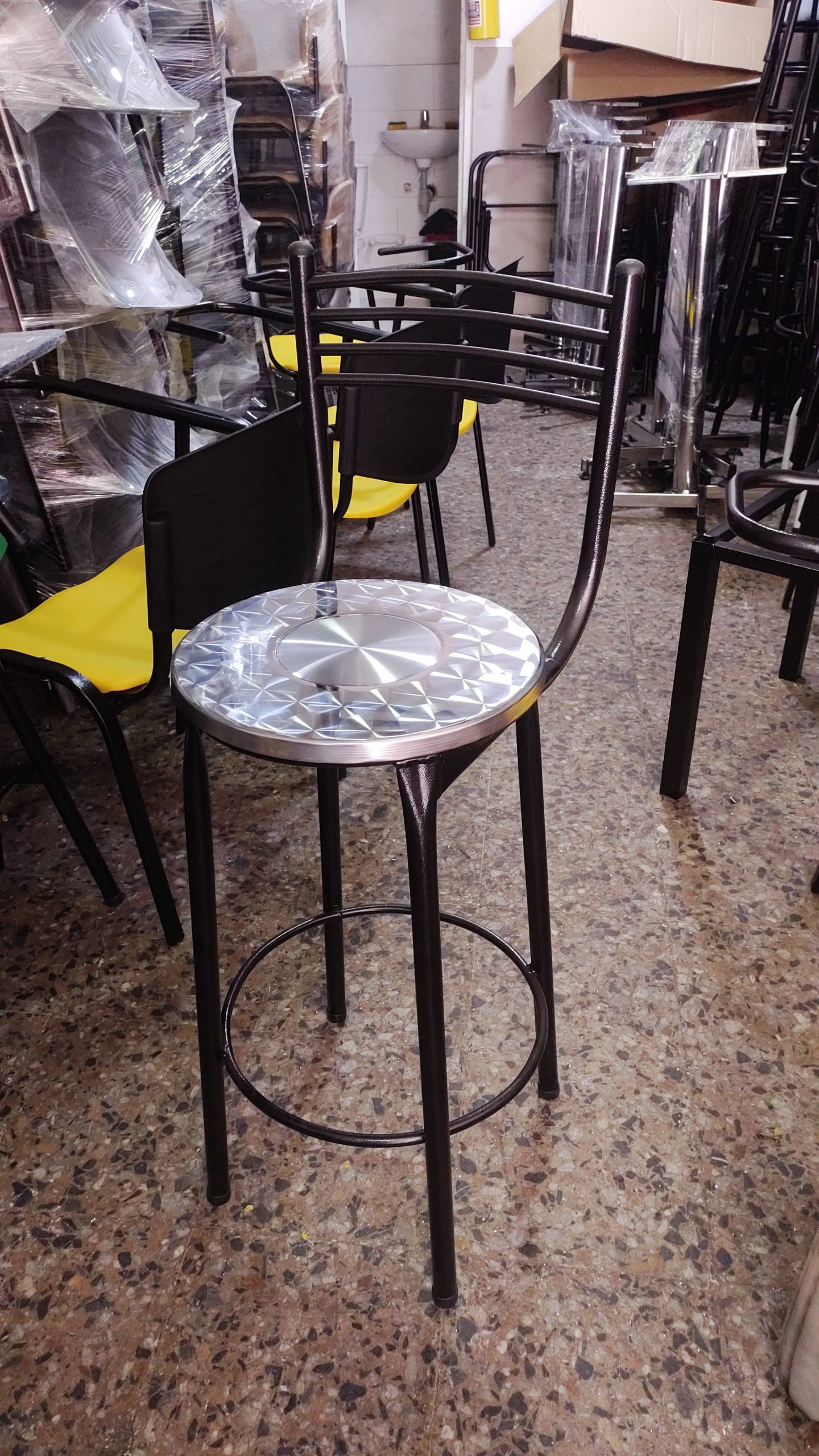 Butaco Karla Alto bastidor en Acero - HM MOBILIARIO